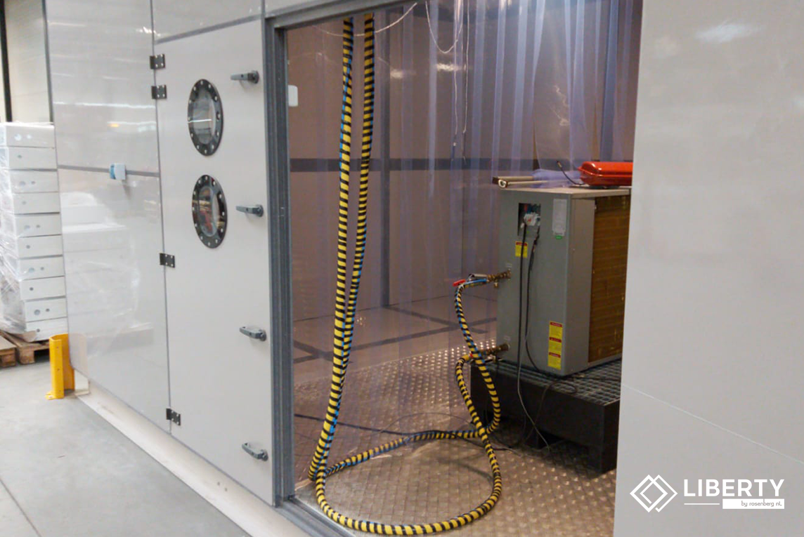 Project case on a custom made climate chamber